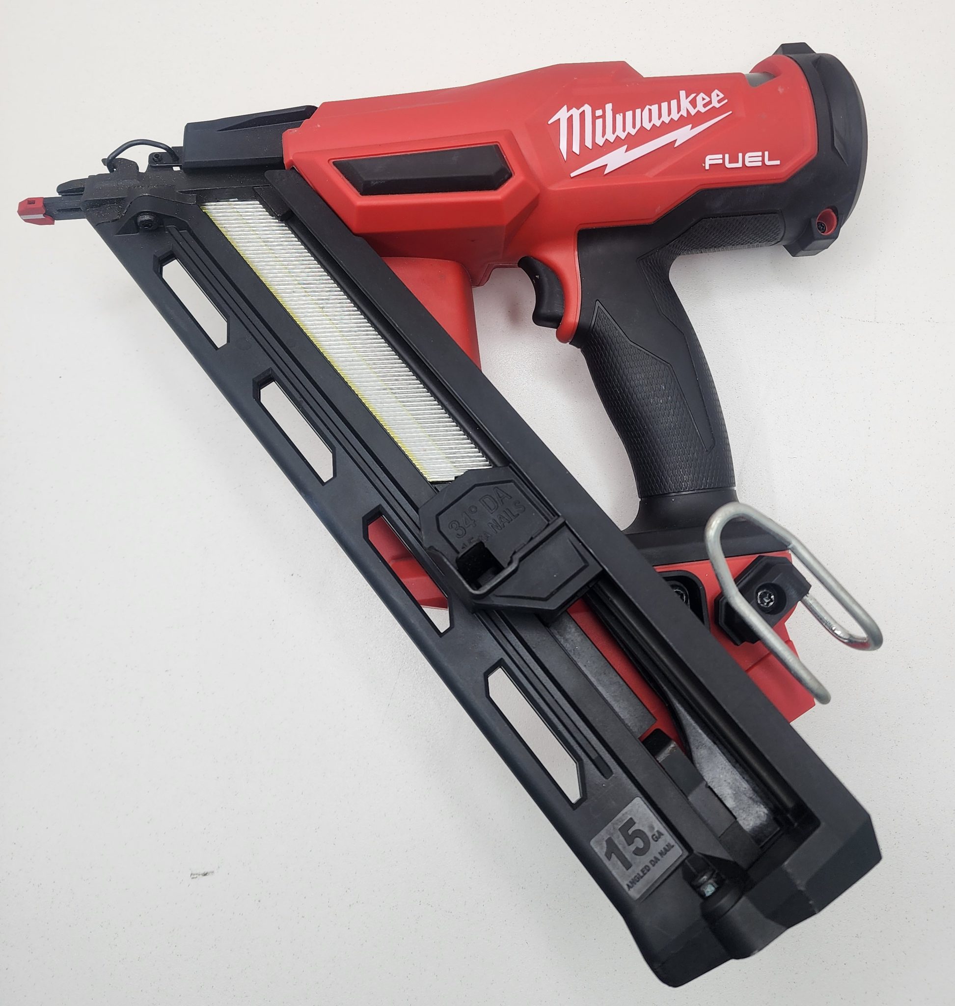 M18 Milwaukee Angled Finishing Nail Gun (FN15GA) with Case – IP381247 ...