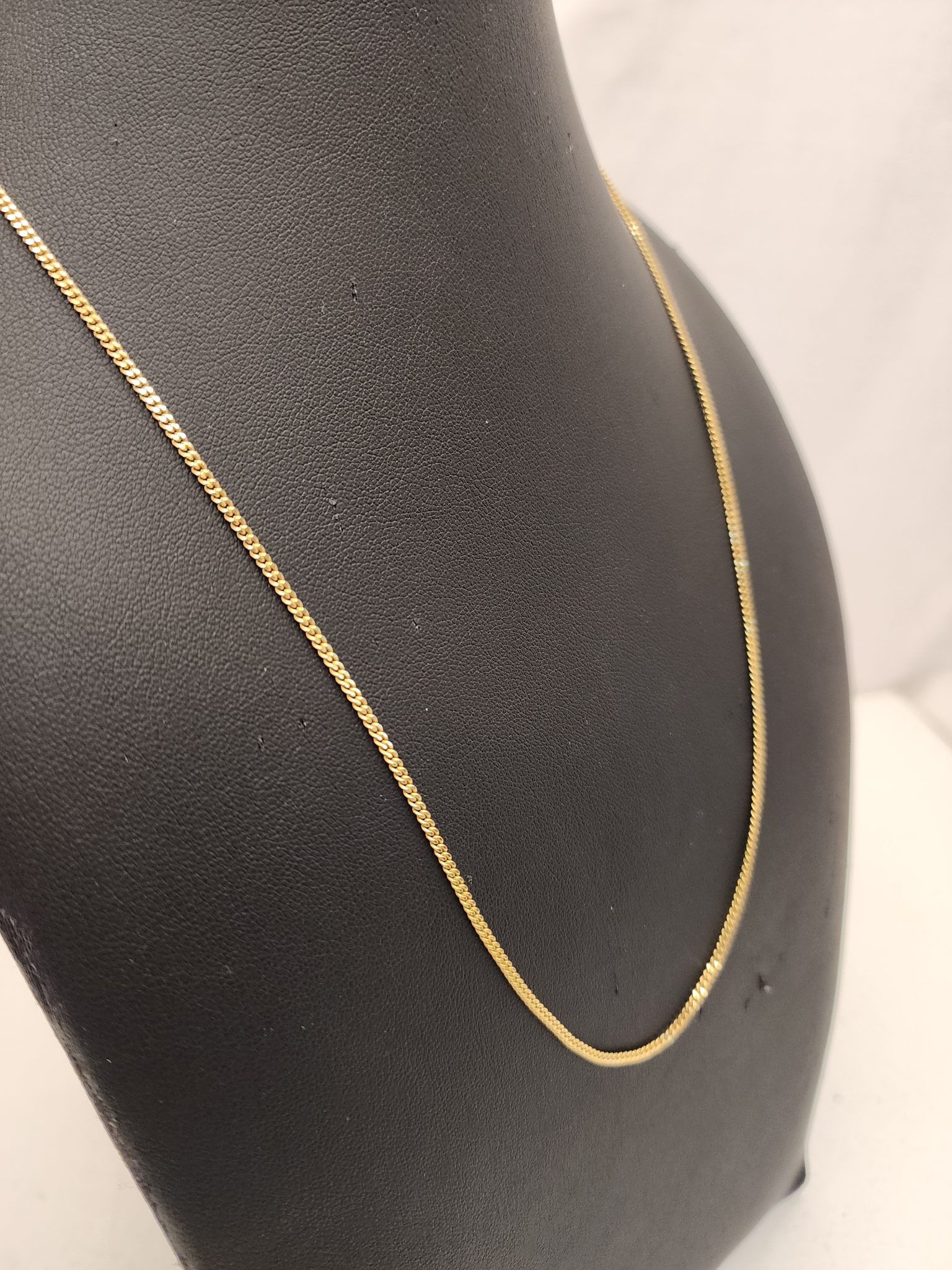 9CT Yellow Gold Curb Chain 55cm – IP374280 - PennyWise