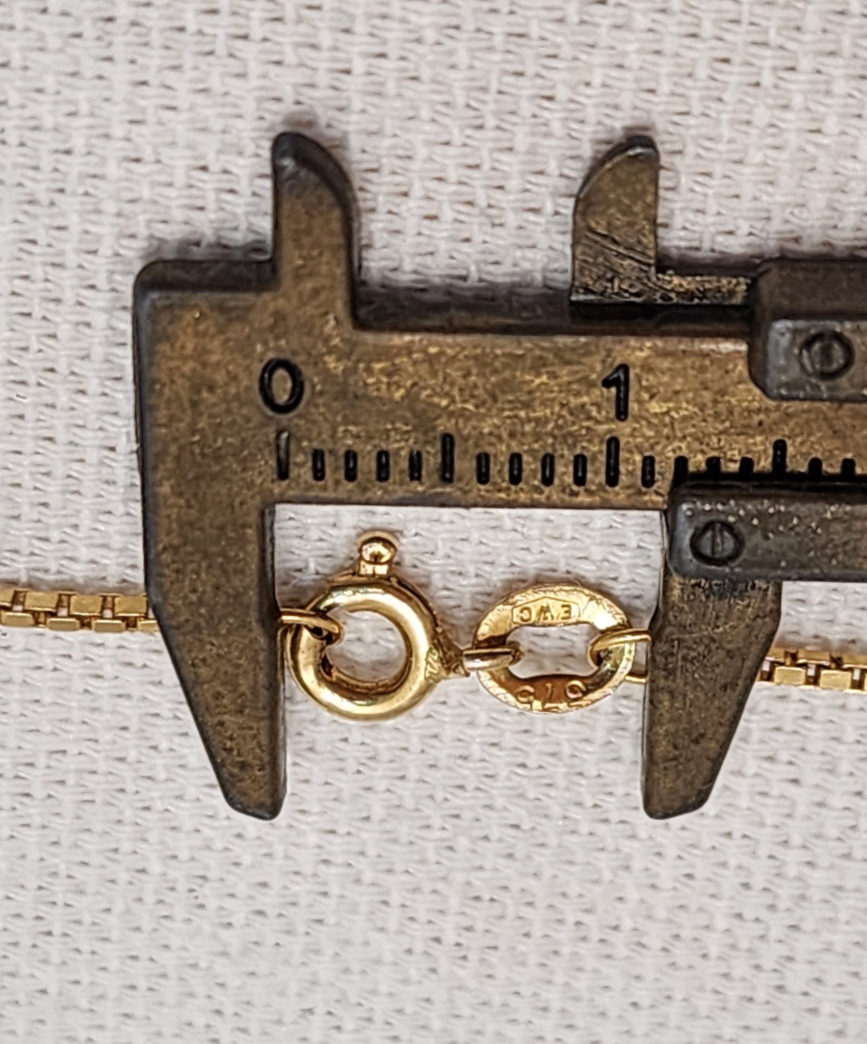9CT Yellow Gold Box Chain – IP370768 - PennyWise