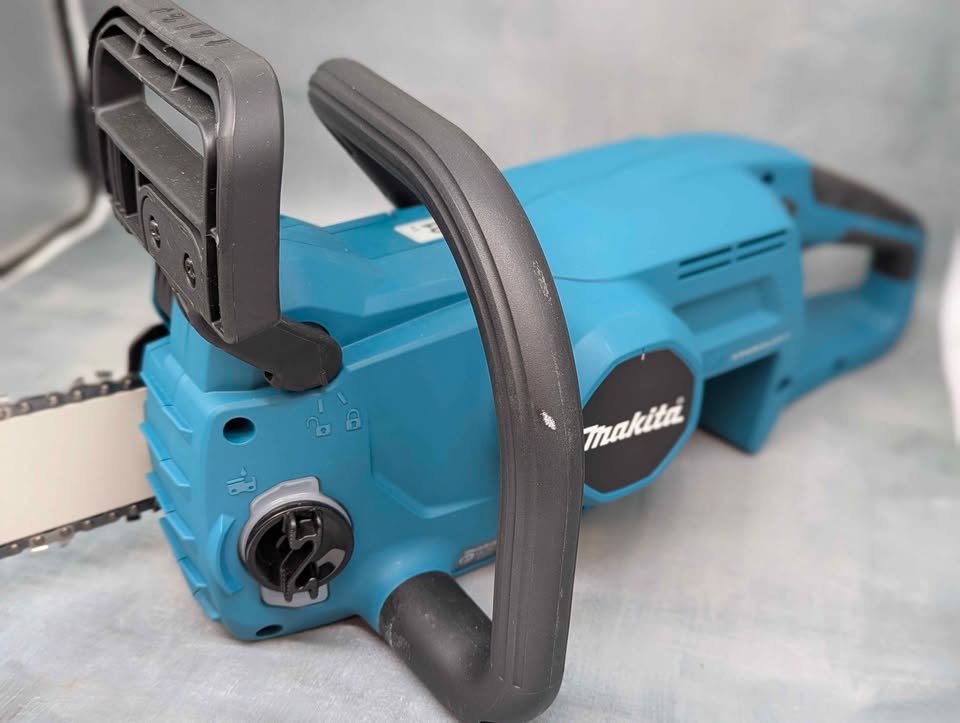 Makita 18V Brushless 400mm Chainsaw Skin-Only (DUC407) – BP428841 ...